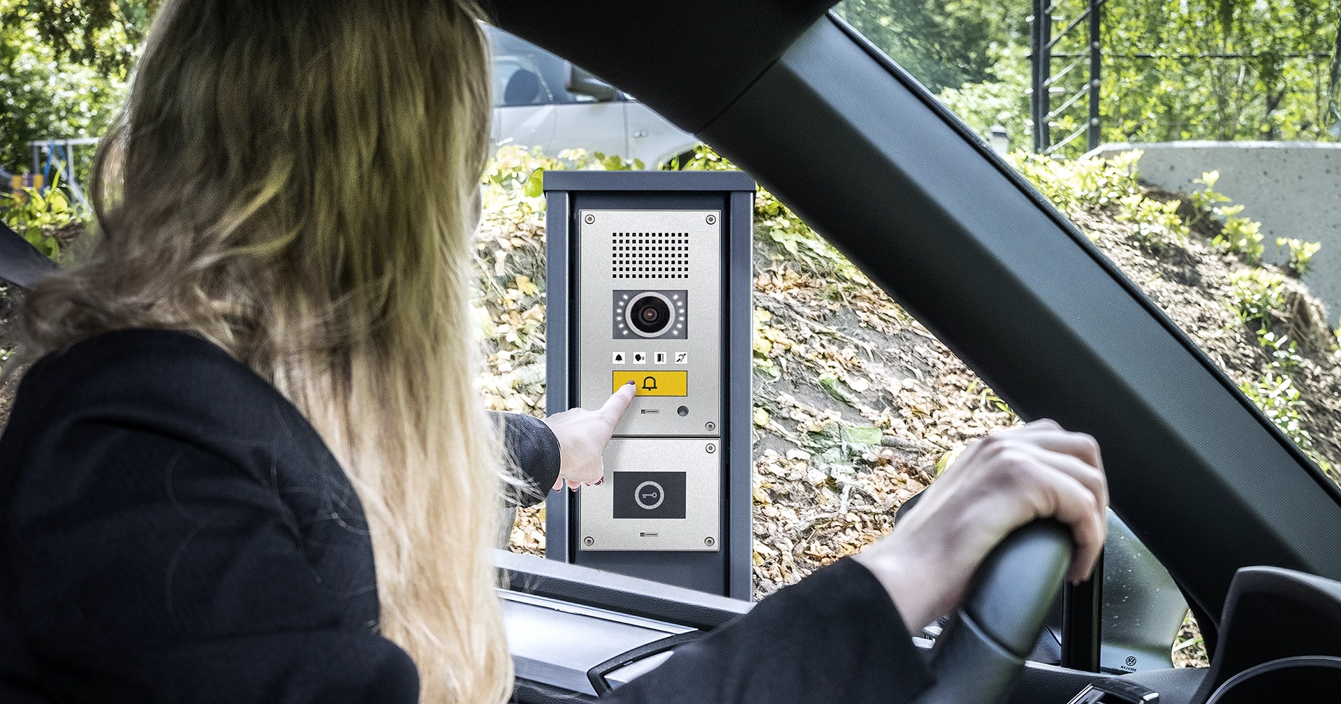 Modular and Vandal Resistant Intercom Column CS-FOUR | COMMEND