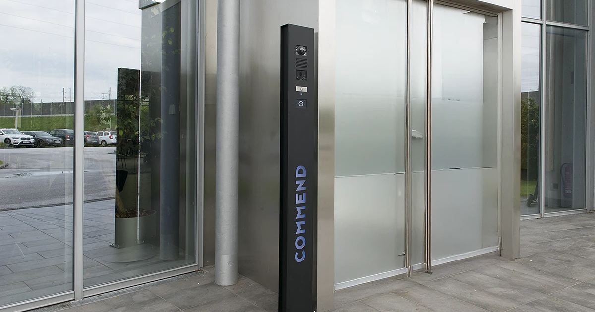 Design Intercom Column CS-TWO for Building Entrances | Commend UK