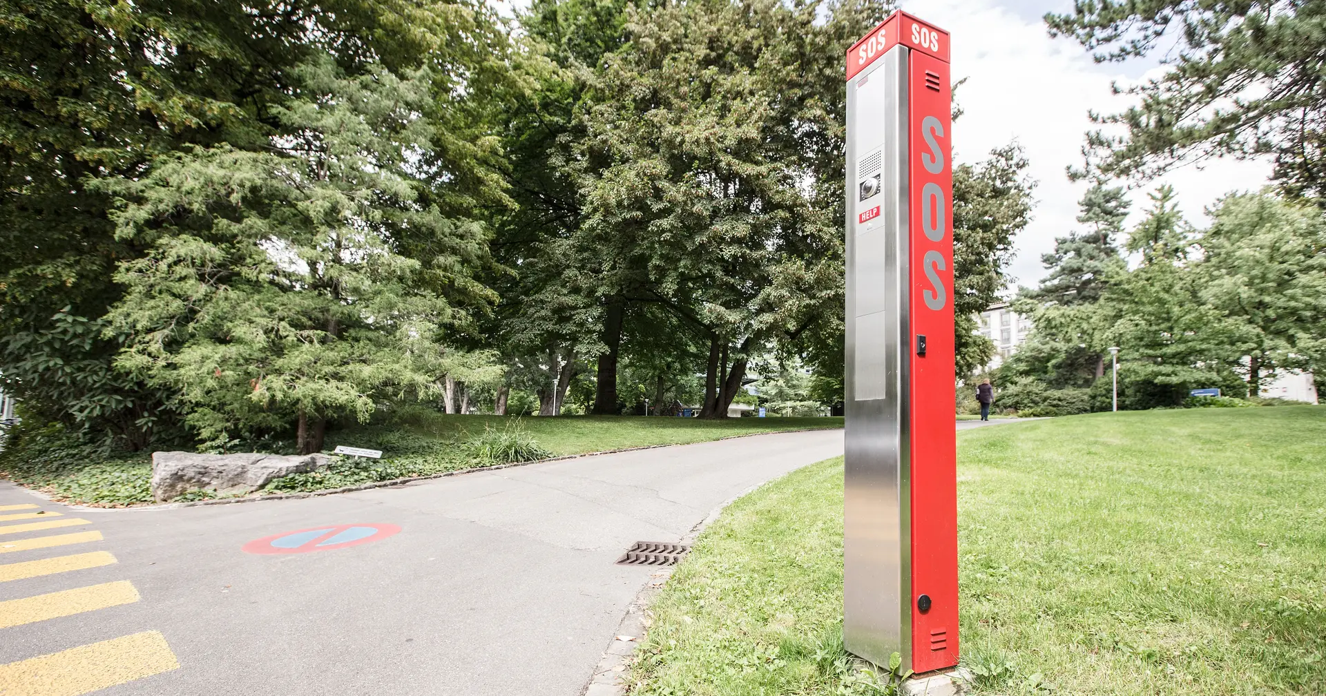 Emergency Intercom Column CS-ONE for public spaces | Commend Americas