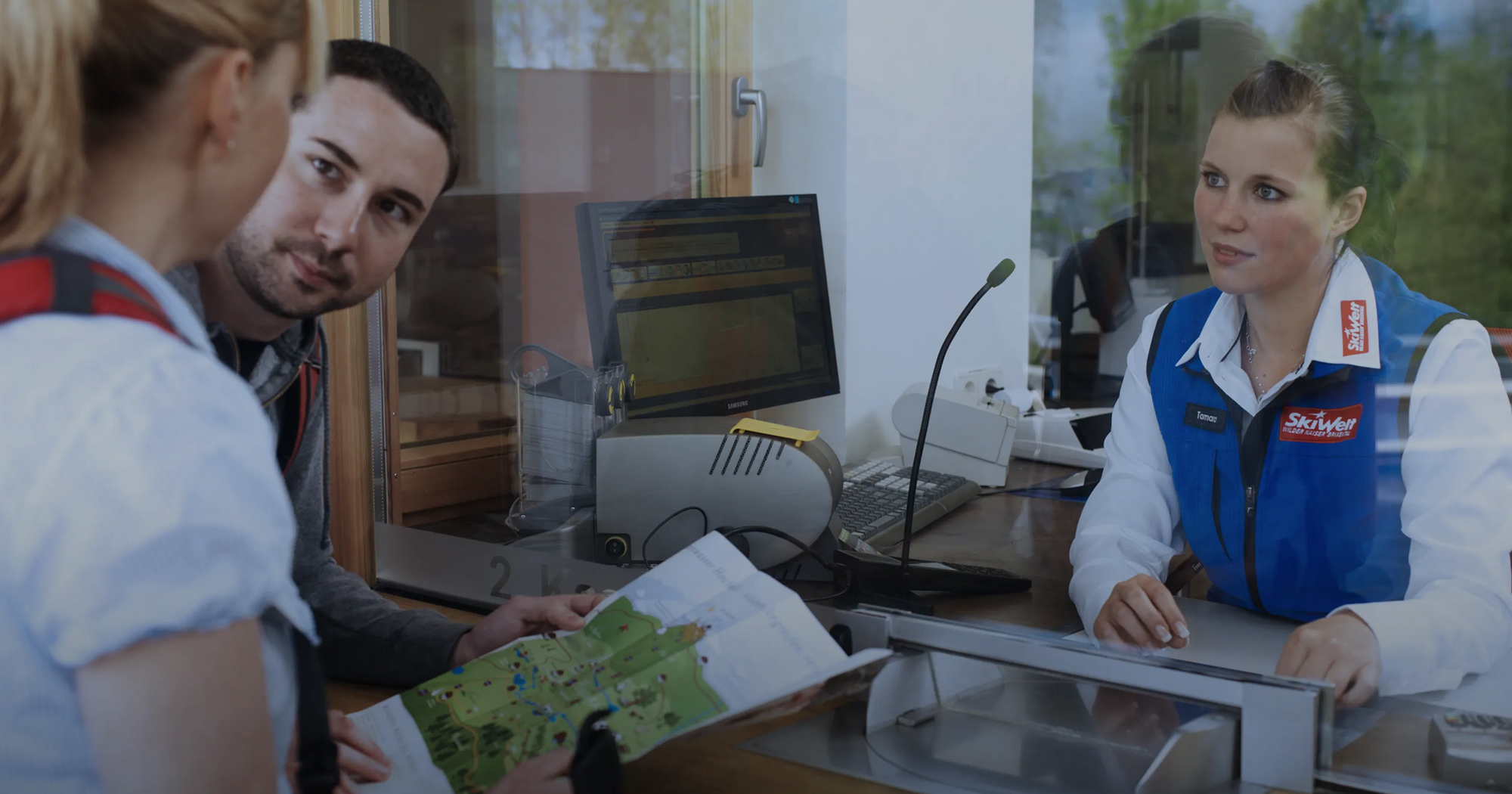 Counter Intercom Systems for Safe Communication | COMMEND